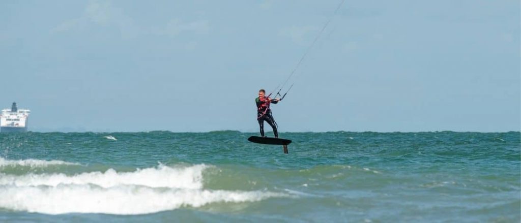 Best Lightwind Kitesurfing Kite: Choose One Of These